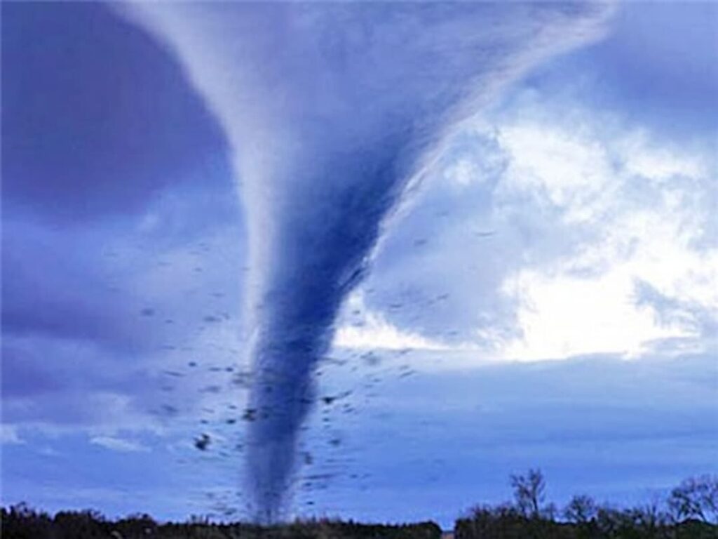 Tại sao có hiện tượng lốc xoáy? Cùng giải thích nguyên nhân chi tiết ...