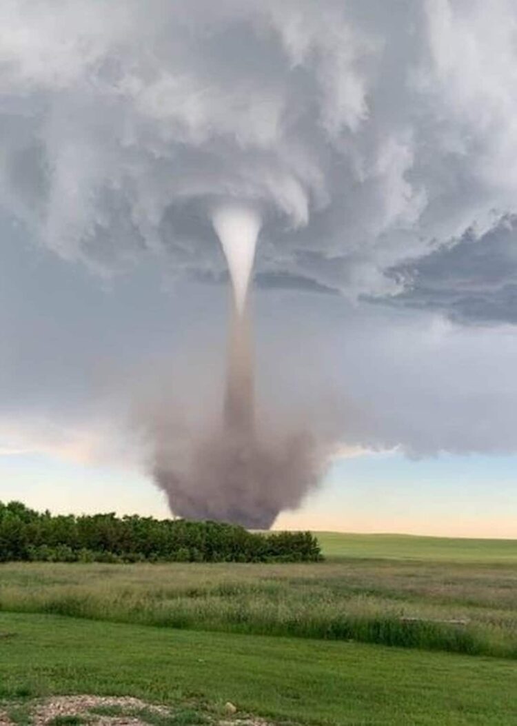 Tại sao có hiện tượng lốc xoáy? Cùng giải thích nguyên nhân chi tiết ...